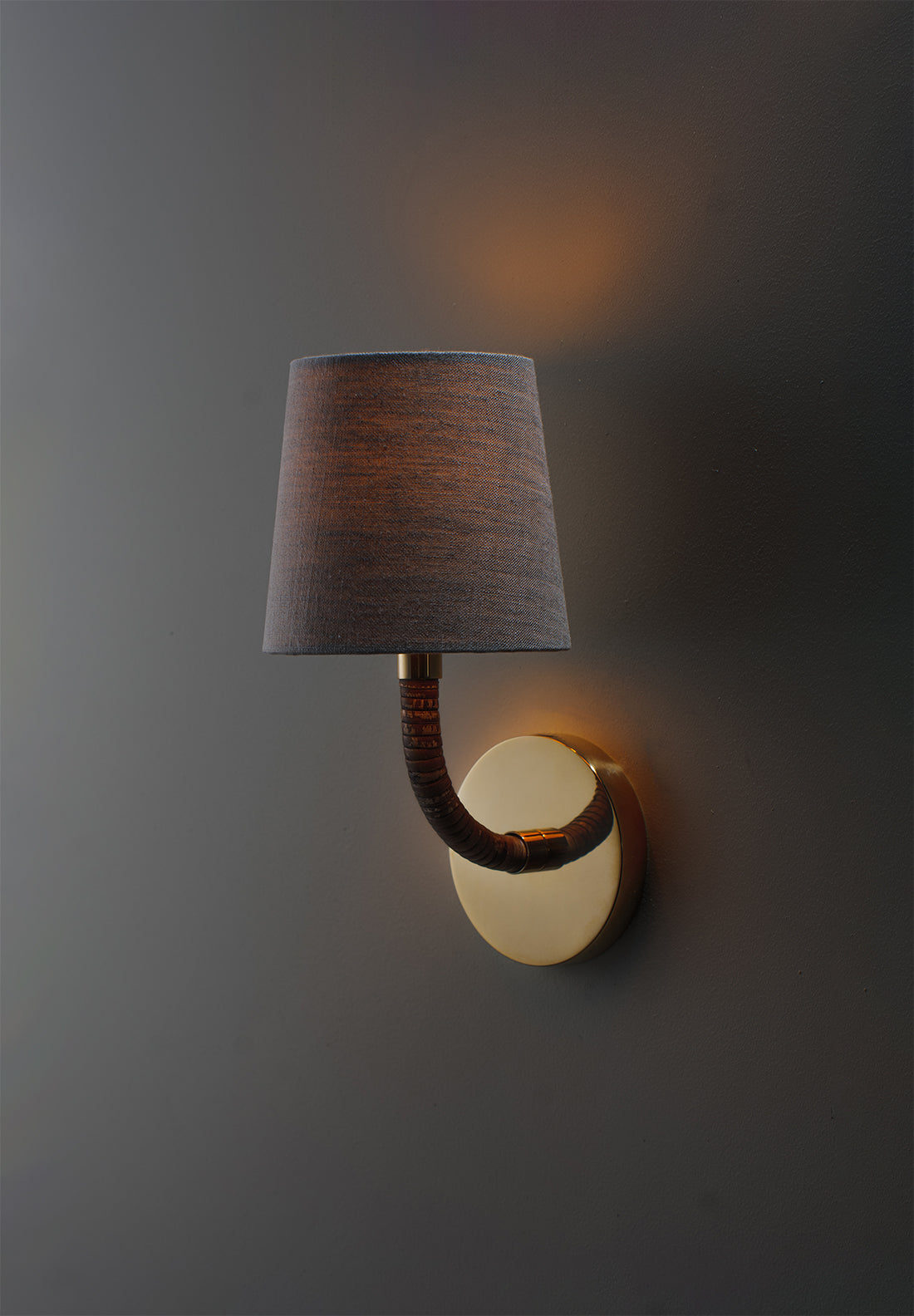 Holden Wall Light – Porta Romana