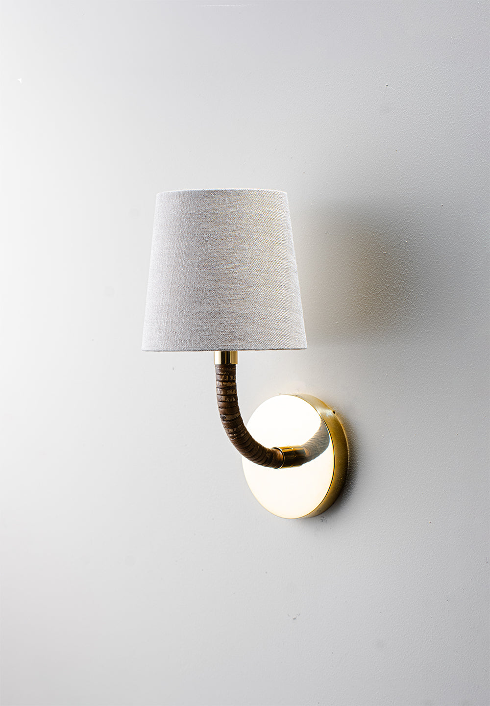 Holden Wall Light – Porta Romana