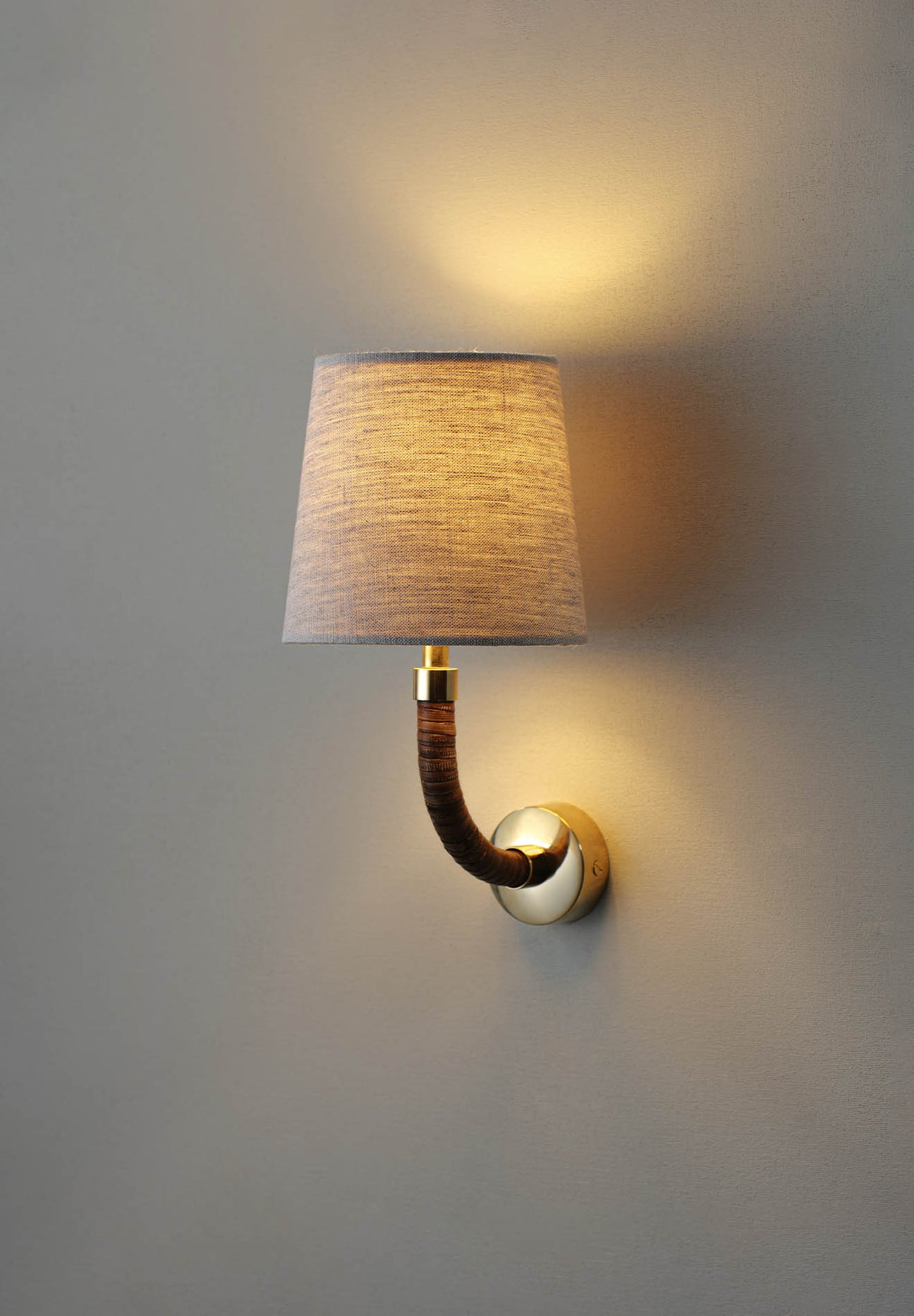 Holden Wall Light – Porta Romana